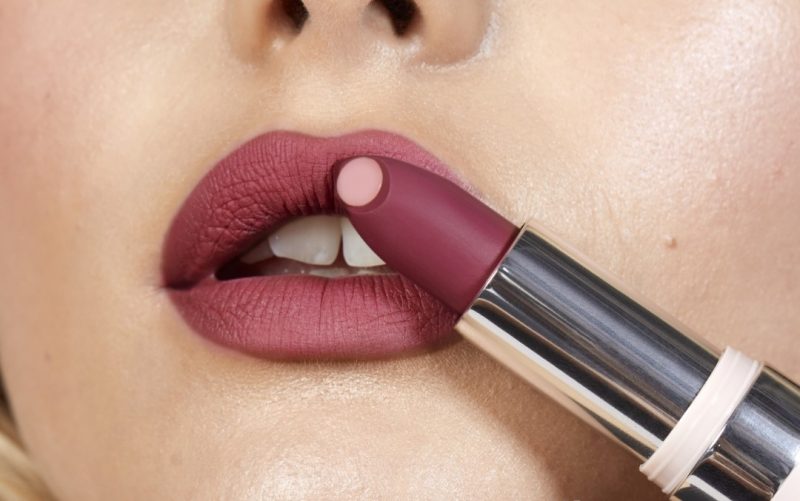 Il rossetto all'acido ialuronico di Avon sostiene le donne |fashioninfusion